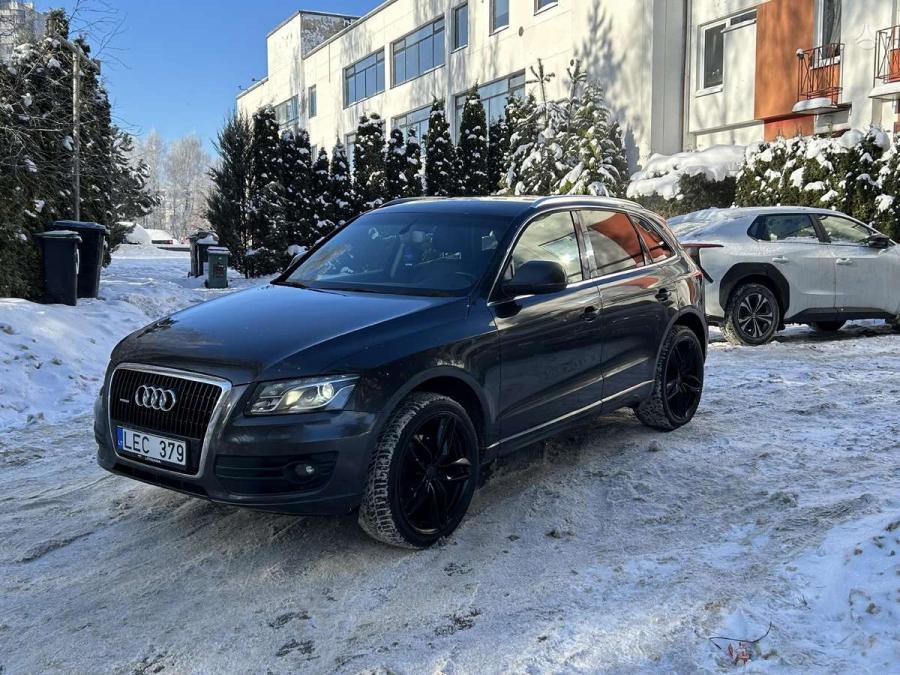 Grey Audi Q5 2009 in Vilnius, with an engine capacity of 2.97 L and mileage of 346 thousand km for 6800 €, photo 1 on AUTOMOTO.COM.LV