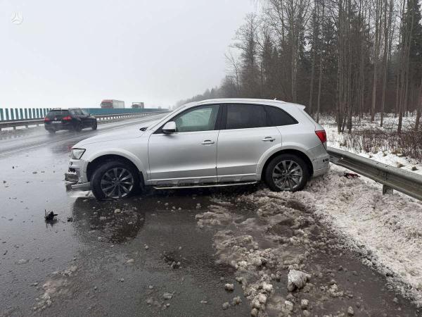 Grey Audi Q5 2009 in Marijampole, with an engine capacity of 2.97 L and mileage of 400 thousand km for 4000 €, photo 1 on AUTOMOTO.COM.LV
