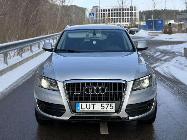 Pelēks Audi Q5 2009 Viļņa, ar dzinēja tilpumu 1.97 L un nobraukumu 340 tūkst. km par 5900 €, foto 2 vietnē AUTOMOTO.COM.LV