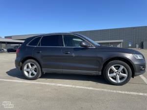 Grey Audi Q5 2009 in Siauliai, with an engine capacity of 3.00 L and mileage of 315 thousand km for 7400 €, photo 5 on AUTOMOTO.COM.LV