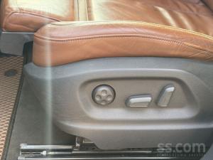 Grey Audi Q5 2009 in Riga, with an engine capacity of 3.00 L and mileage of 324 thousand km for 9500 €, photo 19 on AUTOMOTO.COM.LV