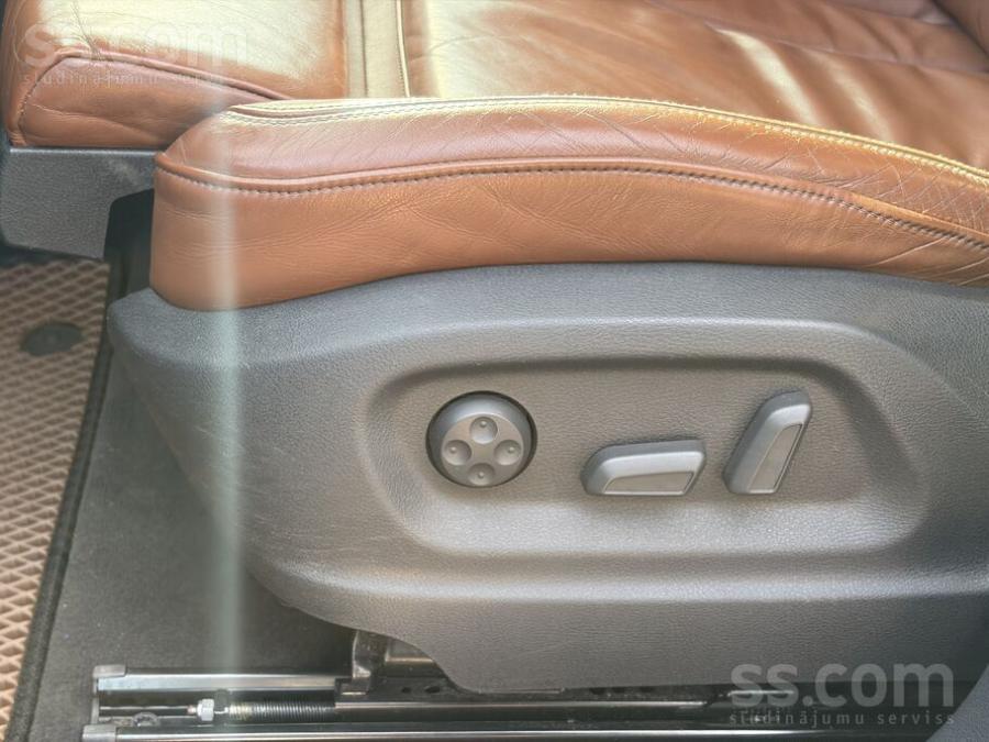 Grey Audi Q5 2009 in Riga, with an engine capacity of 3.00 L and mileage of 324 thousand km for 9500 €, photo 19 on AUTOMOTO.COM.LV