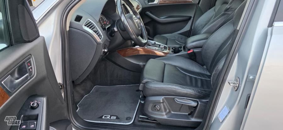 Pelēks Audi Q5 2009 Šauļi, ar dzinēja tilpumu 3.00 L un nobraukumu 280 tūkst. km par 7950 €, foto 19 vietnē AUTOMOTO.COM.LV