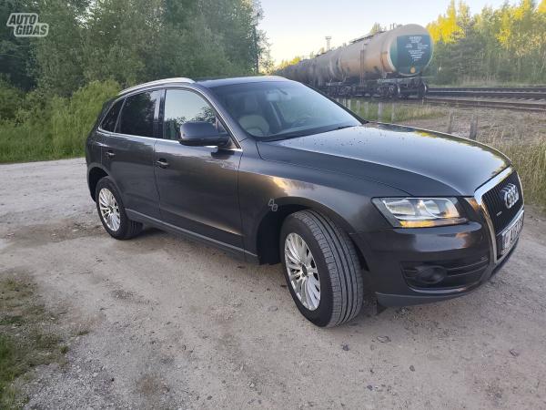 Grey Audi Q5 2009 in Naujoji Akmene, with an engine capacity of 3.00 L and mileage of 319 thousand km for 7000 €, photo 4 on AUTOMOTO.COM.LV