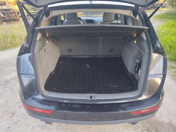Grey Audi Q5 2009 in Naujoji Akmene, with an engine capacity of 3.00 L and mileage of 319 thousand km for 7000 €, photo 9 on AUTOMOTO.COM.LV