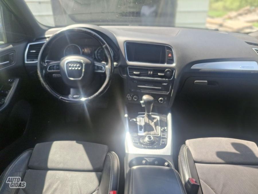 Grey Audi Q5 2009 in Prienai, with an engine capacity of 3.00 L and mileage of 313 thousand km for 6160 €, photo 14 on AUTOMOTO.COM.LV