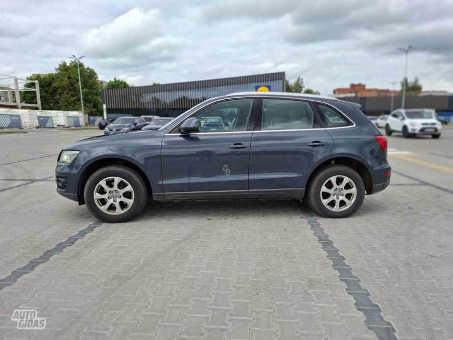 Grey Audi Q5 2009 in Kaunas, with an engine capacity of 2.00 L and mileage of 277 thousand km for 8800 €, photo 1 on AUTOMOTO.COM.LV