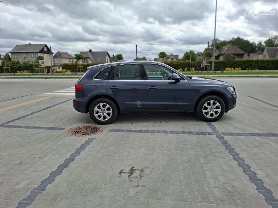 Grey Audi Q5 2009 in Kaunas, with an engine capacity of 2.00 L and mileage of 277 thousand km for 8800 €, photo 13 on AUTOMOTO.COM.LV