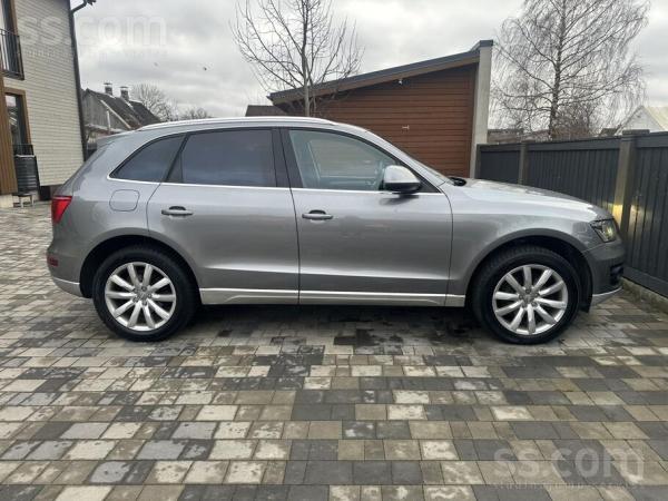Grey Audi Q5 2009 in Tukums, with an engine capacity of 2.00 L and mileage of 0 thousand km for 8900 €, photo 3 on AUTOMOTO.COM.LV