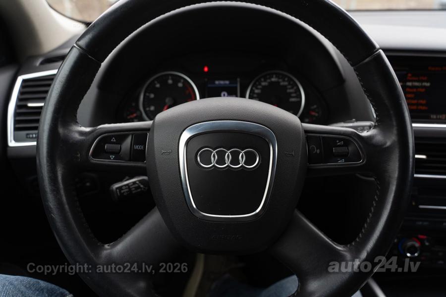 Pelēks Audi Q5 2009 Tallina, ar dzinēja tilpumu 2.00 L un nobraukumu 202 tūkst. km par 9900 €, foto 14 vietnē AUTOMOTO.COM.LV