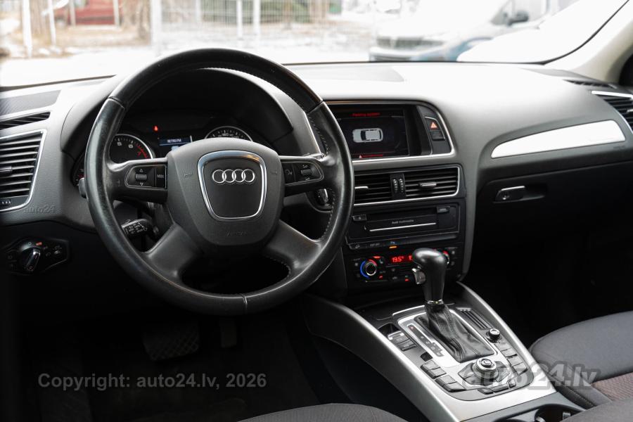 Pelēks Audi Q5 2009 Tallina, ar dzinēja tilpumu 2.00 L un nobraukumu 202 tūkst. km par 9900 €, foto 22 vietnē AUTOMOTO.COM.LV