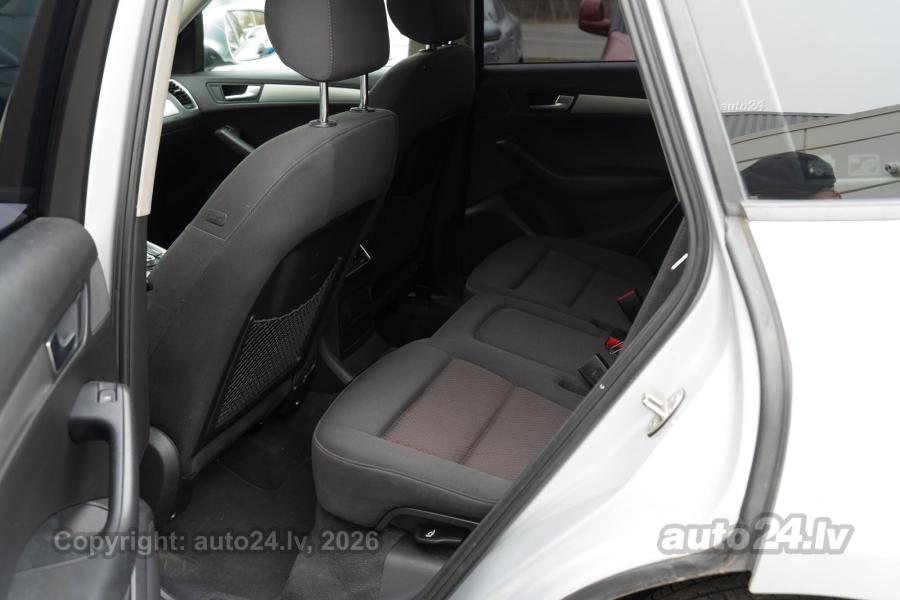 Pelēks Audi Q5 2009 Tallina, ar dzinēja tilpumu 2.00 L un nobraukumu 202 tūkst. km par 9900 €, foto 23 vietnē AUTOMOTO.COM.LV