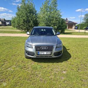 Grey Audi Q5 2009 in Rokiskis, with an engine capacity of 1.97 L and mileage of 223 thousand km for 8000 €, photo  on AUTOMOTO.COM.LV