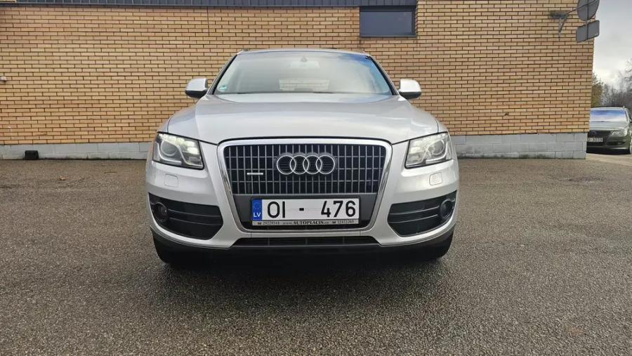 Grey Audi Q5 2009 in Riga, with an engine capacity of 2.00 L and mileage of 220 thousand km for 8550 €, photo 3 on AUTOMOTO.COM.LV