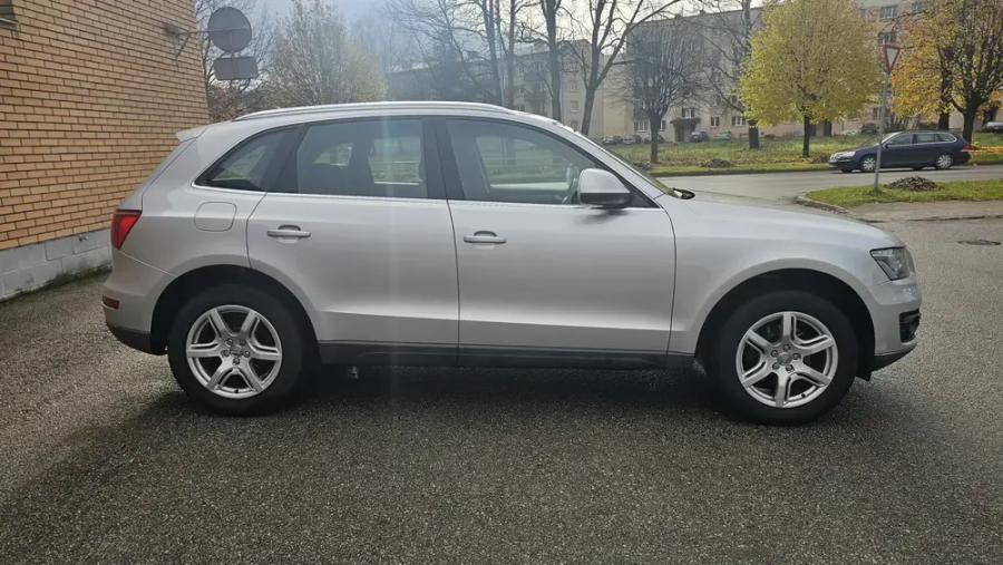 Grey Audi Q5 2009 in Riga, with an engine capacity of 2.00 L and mileage of 220 thousand km for 8550 €, photo 5 on AUTOMOTO.COM.LV