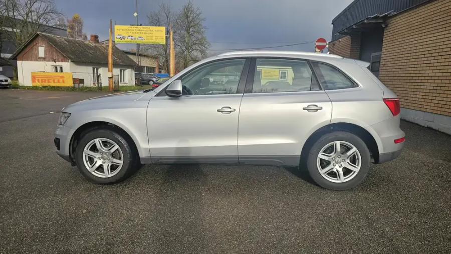Grey Audi Q5 2009 in Riga, with an engine capacity of 2.00 L and mileage of 220 thousand km for 8550 €, photo 9 on AUTOMOTO.COM.LV