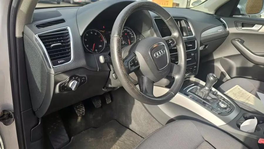Grey Audi Q5 2009 in Riga, with an engine capacity of 2.00 L and mileage of 220 thousand km for 8550 €, photo 11 on AUTOMOTO.COM.LV
