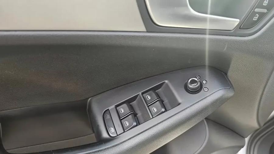 Grey Audi Q5 2009 in Riga, with an engine capacity of 2.00 L and mileage of 220 thousand km for 8550 €, photo 13 on AUTOMOTO.COM.LV