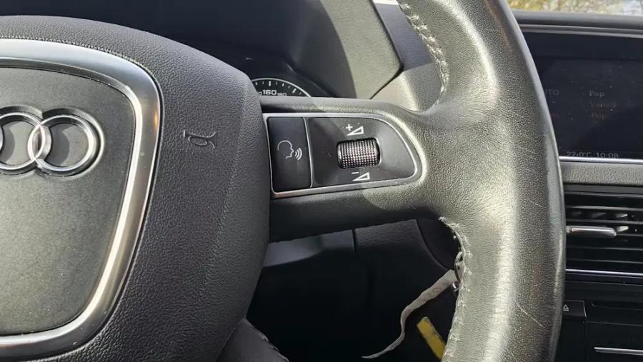 Grey Audi Q5 2009 in Riga, with an engine capacity of 2.00 L and mileage of 220 thousand km for 8550 €, photo 16 on AUTOMOTO.COM.LV