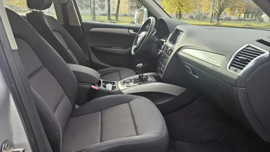 Grey Audi Q5 2009 in Riga, with an engine capacity of 2.00 L and mileage of 220 thousand km for 8550 €, photo 20 on AUTOMOTO.COM.LV