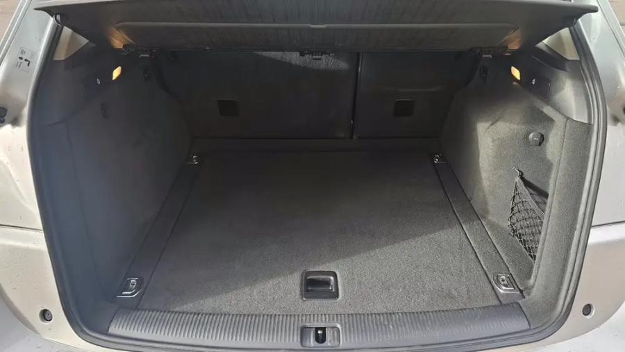 Grey Audi Q5 2009 in Riga, with an engine capacity of 2.00 L and mileage of 220 thousand km for 8550 €, photo 24 on AUTOMOTO.COM.LV