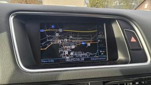 Grey Audi Q5 2009 in Riga, with an engine capacity of 2.00 L and mileage of 220 thousand km for 8550 €, photo 26 on AUTOMOTO.COM.LV