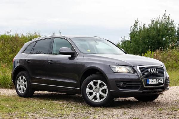 Grey Audi Q5 2009 in Riga, with an engine capacity of 2.00 L and mileage of 260 thousand km for 10995 €, photo 1 on AUTOMOTO.COM.LV