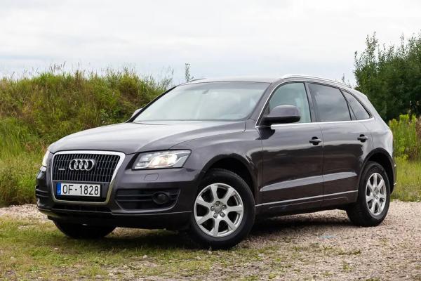 Grey Audi Q5 2009 in Riga, with an engine capacity of 2.00 L and mileage of 260 thousand km for 10995 €, photo 3 on AUTOMOTO.COM.LV
