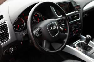 Pelēks Audi Q5 2009 Rīga, ar dzinēja tilpumu 2.00 L un nobraukumu 260 tūkst. km par 10995 €, foto 17 vietnē AUTOMOTO.COM.LV
