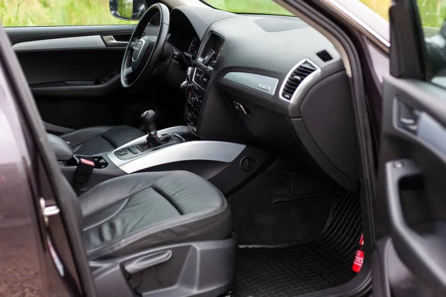 Pelēks Audi Q5 2009 Rīga, ar dzinēja tilpumu 2.00 L un nobraukumu 260 tūkst. km par 10995 €, foto 20 vietnē AUTOMOTO.COM.LV