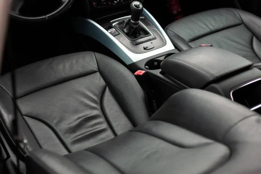 Pelēks Audi Q5 2009 Rīga, ar dzinēja tilpumu 2.00 L un nobraukumu 260 tūkst. km par 10995 €, foto 22 vietnē AUTOMOTO.COM.LV