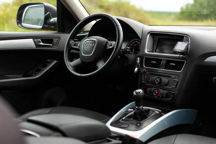 Pelēks Audi Q5 2009 Rīga, ar dzinēja tilpumu 2.00 L un nobraukumu 260 tūkst. km par 10995 €, foto 24 vietnē AUTOMOTO.COM.LV