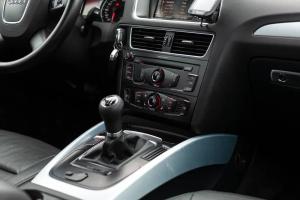 Pelēks Audi Q5 2009 Rīga, ar dzinēja tilpumu 2.00 L un nobraukumu 260 tūkst. km par 10995 €, foto 25 vietnē AUTOMOTO.COM.LV