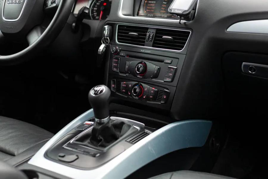 Pelēks Audi Q5 2009 Rīga, ar dzinēja tilpumu 2.00 L un nobraukumu 260 tūkst. km par 10995 €, foto 25 vietnē AUTOMOTO.COM.LV