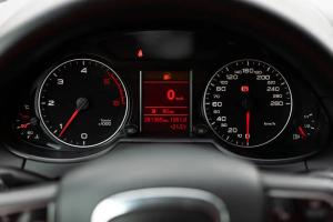 Pelēks Audi Q5 2009 Rīga, ar dzinēja tilpumu 2.00 L un nobraukumu 260 tūkst. km par 10995 €, foto 27 vietnē AUTOMOTO.COM.LV