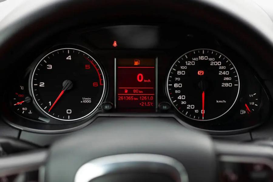 Pelēks Audi Q5 2009 Rīga, ar dzinēja tilpumu 2.00 L un nobraukumu 260 tūkst. km par 10995 €, foto 27 vietnē AUTOMOTO.COM.LV