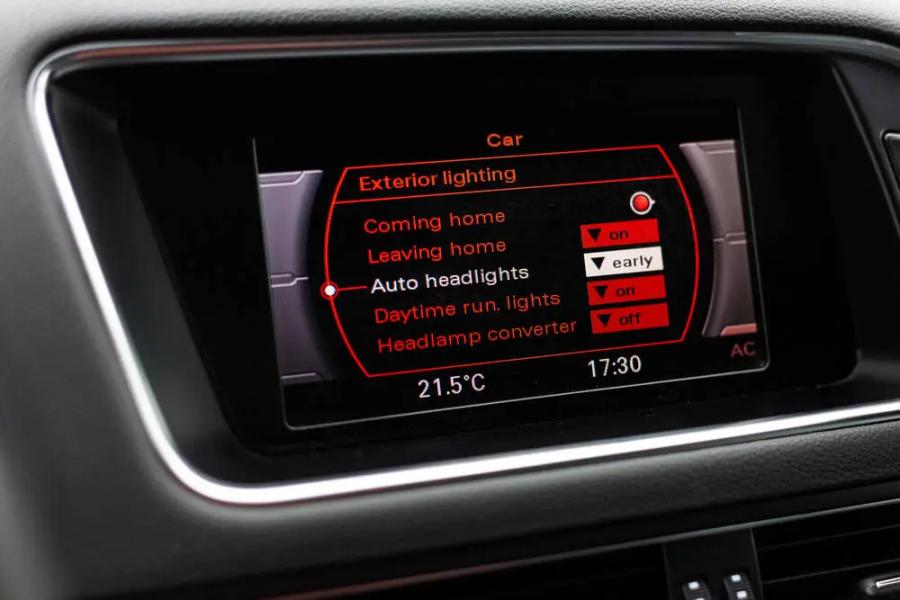 Pelēks Audi Q5 2009 Rīga, ar dzinēja tilpumu 2.00 L un nobraukumu 260 tūkst. km par 10995 €, foto 28 vietnē AUTOMOTO.COM.LV