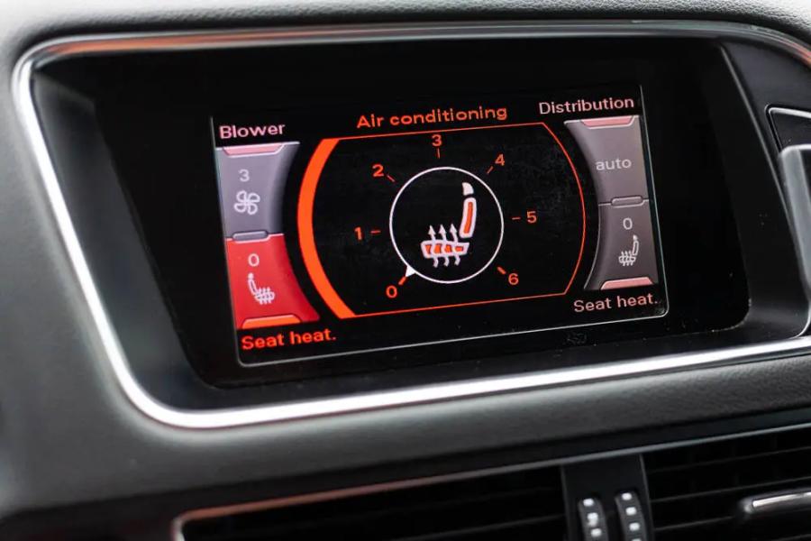 Pelēks Audi Q5 2009 Rīga, ar dzinēja tilpumu 2.00 L un nobraukumu 260 tūkst. km par 10995 €, foto 29 vietnē AUTOMOTO.COM.LV