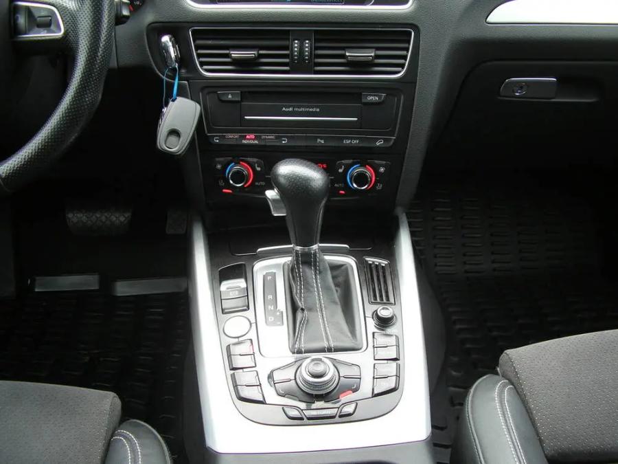 Pelēks Audi Q5 2009 Sigulda, ar dzinēja tilpumu 3.00 L un nobraukumu 263 tūkst. km par 9650 €, foto 17 vietnē AUTOMOTO.COM.LV