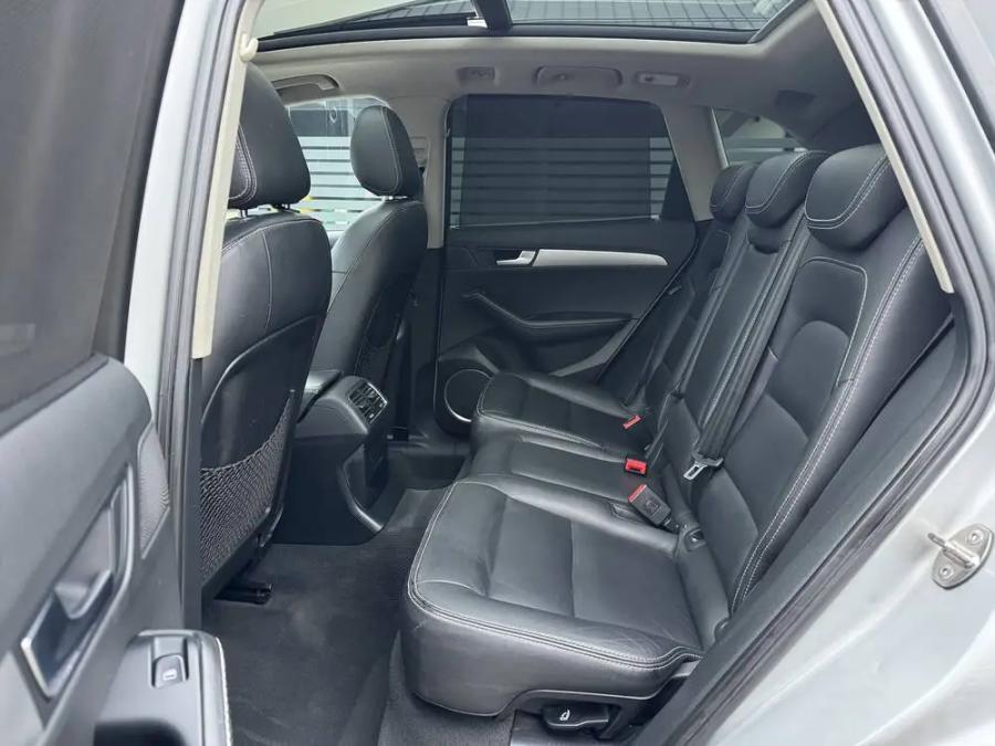 Pelēks Audi Q5 2009 Jelgava, ar dzinēja tilpumu 3.00 L un nobraukumu 307 tūkst. km par 8250 €, foto 12 vietnē AUTOMOTO.COM.LV