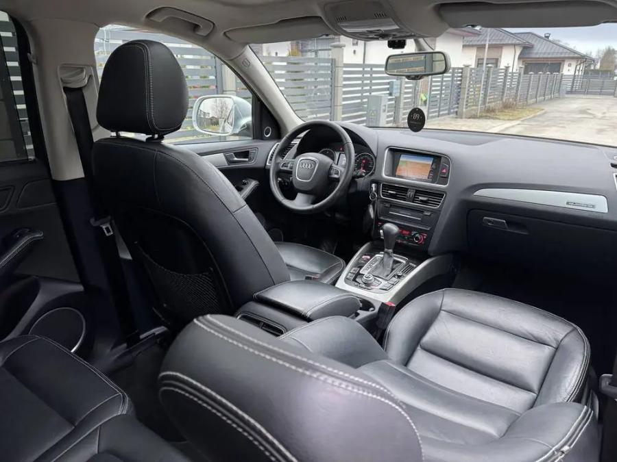 Pelēks Audi Q5 2009 Jelgava, ar dzinēja tilpumu 3.00 L un nobraukumu 307 tūkst. km par 8250 €, foto 15 vietnē AUTOMOTO.COM.LV