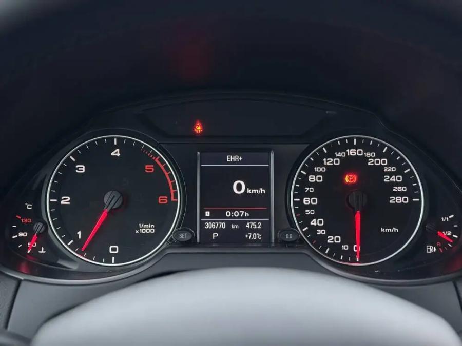 Pelēks Audi Q5 2009 Jelgava, ar dzinēja tilpumu 3.00 L un nobraukumu 307 tūkst. km par 8250 €, foto 19 vietnē AUTOMOTO.COM.LV