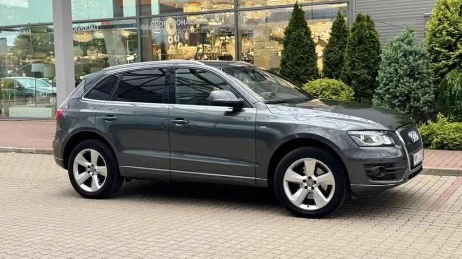 Grey Audi Q5 2009 in Riga, with an engine capacity of 3.00 L and mileage of 356 thousand km for 8600 €, photo 4 on AUTOMOTO.COM.LV