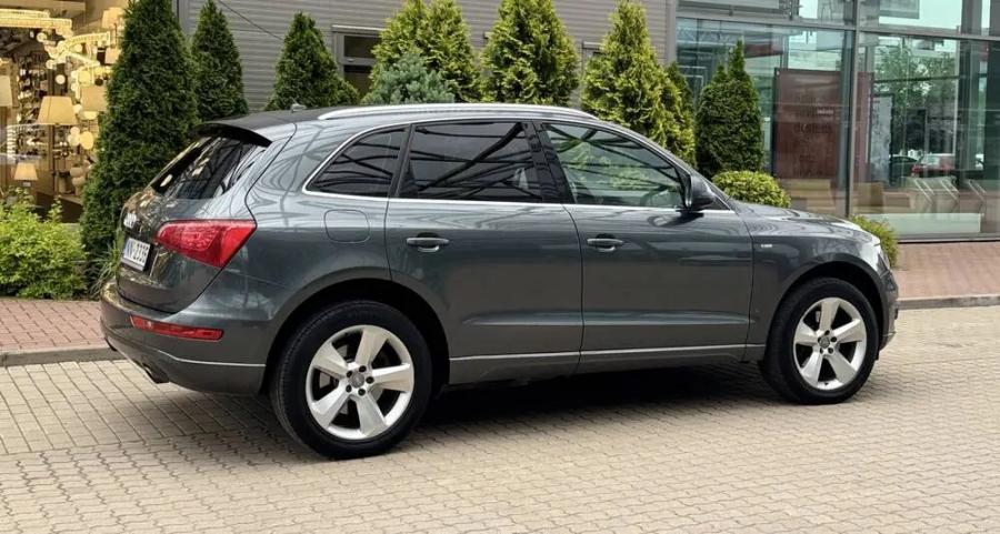 Grey Audi Q5 2009 in Riga, with an engine capacity of 3.00 L and mileage of 356 thousand km for 8600 €, photo 5 on AUTOMOTO.COM.LV
