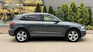Grey Audi Q5 2009 in Riga, with an engine capacity of 3.00 L and mileage of 356 thousand km for 8600 €, photo 6 on AUTOMOTO.COM.LV