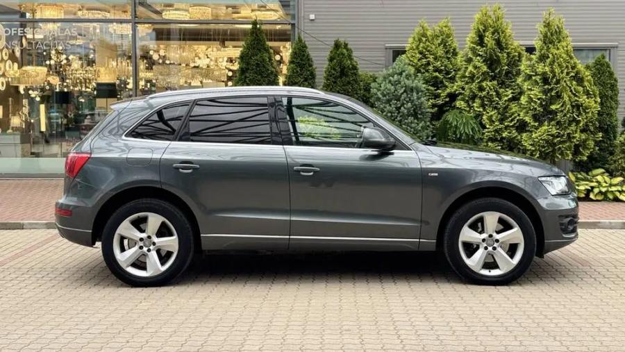Grey Audi Q5 2009 in Riga, with an engine capacity of 3.00 L and mileage of 356 thousand km for 8600 €, photo 6 on AUTOMOTO.COM.LV
