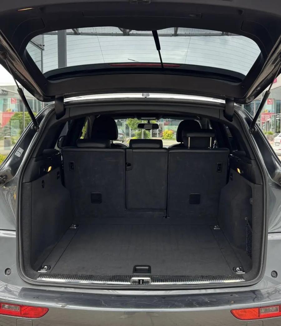Grey Audi Q5 2009 in Riga, with an engine capacity of 3.00 L and mileage of 356 thousand km for 8600 €, photo 10 on AUTOMOTO.COM.LV
