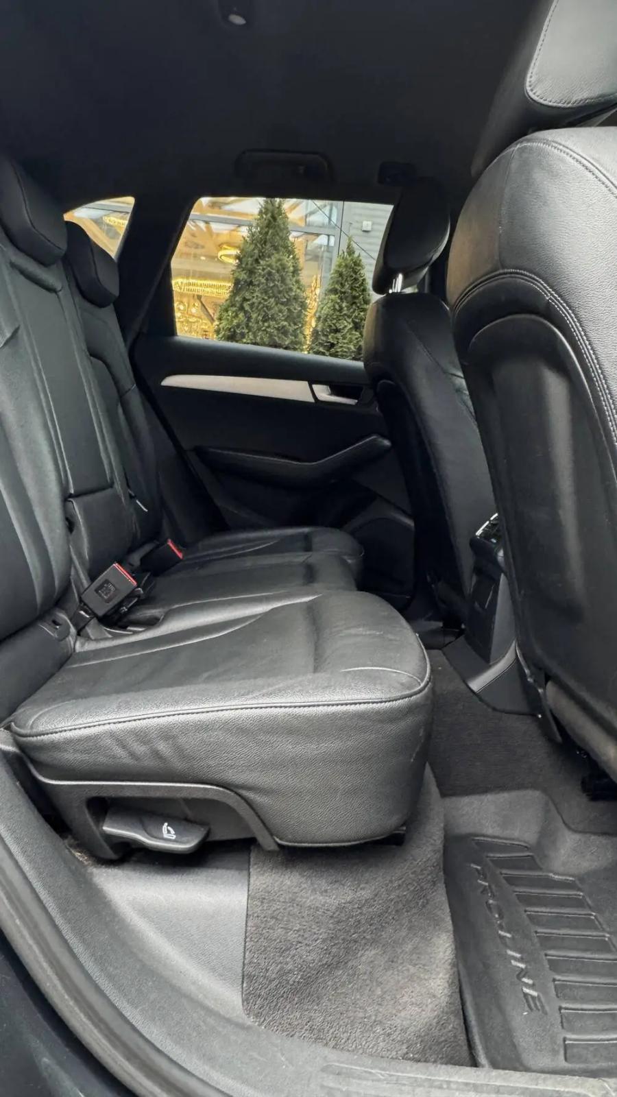 Grey Audi Q5 2009 in Riga, with an engine capacity of 3.00 L and mileage of 356 thousand km for 8600 €, photo 12 on AUTOMOTO.COM.LV