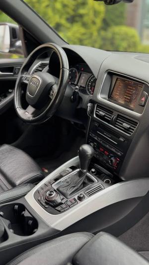 Grey Audi Q5 2009 in Riga, with an engine capacity of 3.00 L and mileage of 356 thousand km for 8600 €, photo 27 on AUTOMOTO.COM.LV