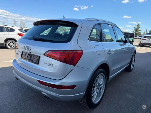 Pelēks Audi Q5 2009 Marijampole, ar dzinēja tilpumu 2.97 L un nobraukumu 265 tūkst. km par 8600 €, foto 4 vietnē AUTOMOTO.COM.LV
